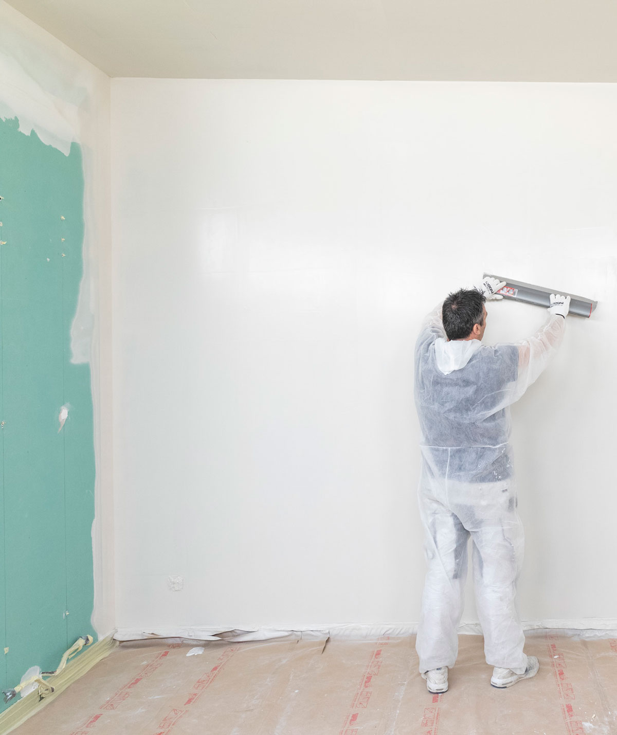 Saving time and labour: Is spray plastering the next big thing ...